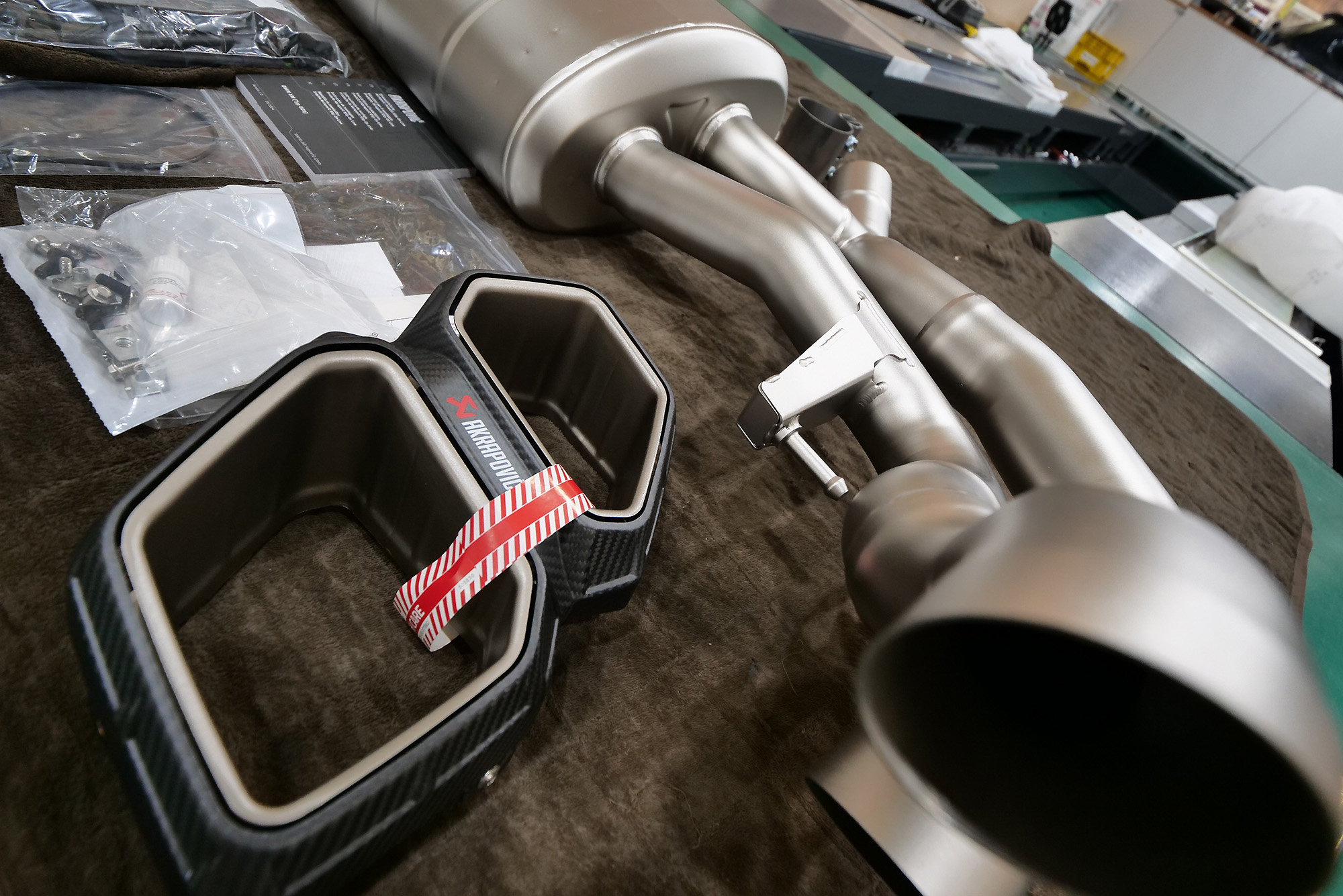 究極のMハイブリッドBMW G09 XMにAkrapovicをインストール！ | Studie[スタディ]