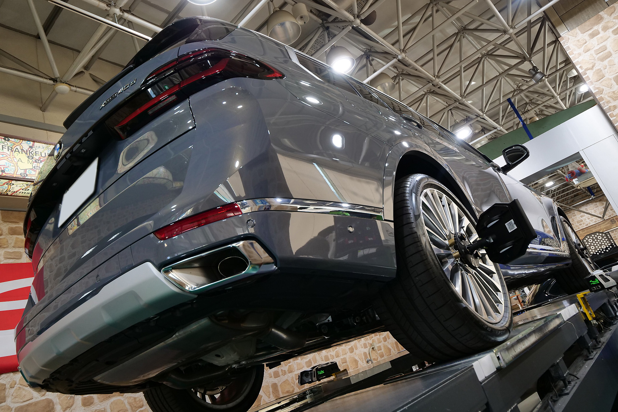 BIGなBMWにも対応。Studie横浜店の最新アライメントでX7もバッチリ調整！ | Studie[スタディ]