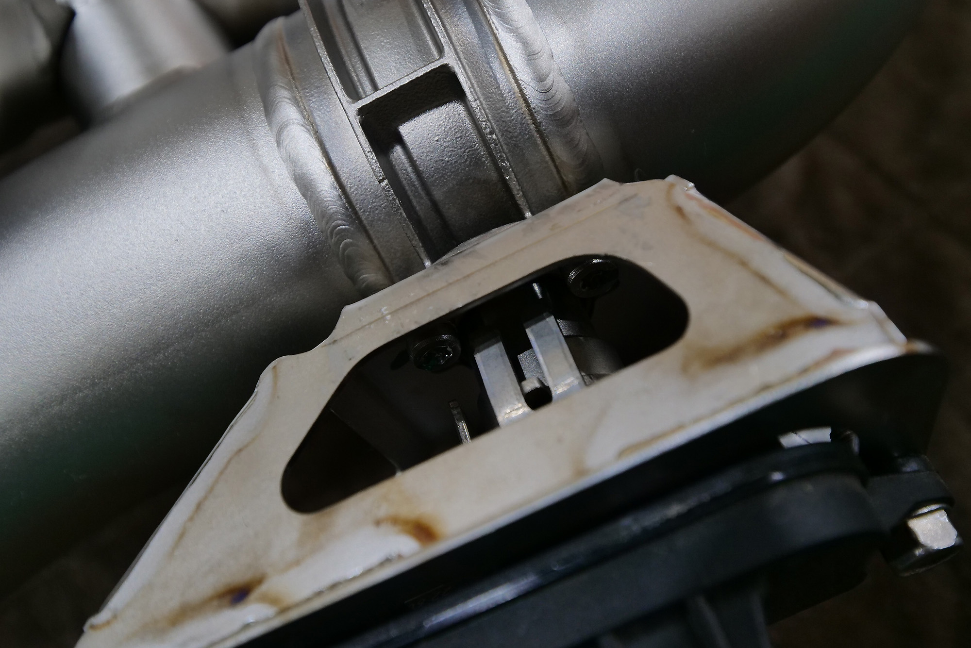 究極のMハイブリッドBMW G09 XMにAkrapovicをインストール！ | Studie[スタディ]