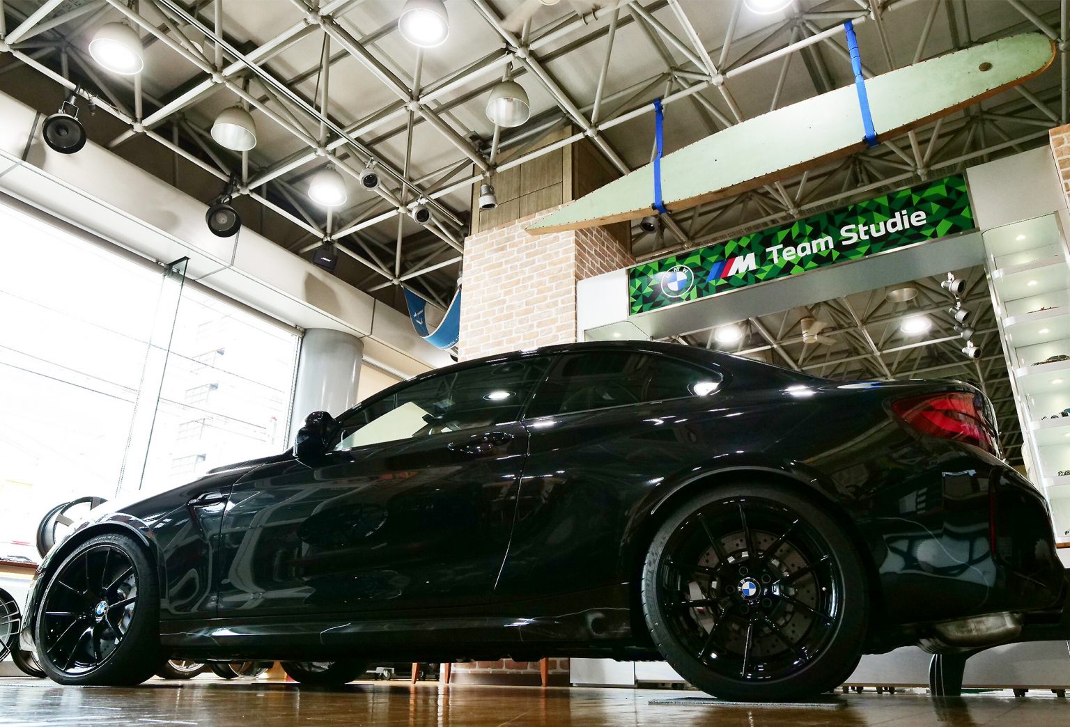 「BMW M2 EDITION DESIGNED by FUTURA 2000」ただいま Studie横浜店 に展示中 | Studie[スタディ]