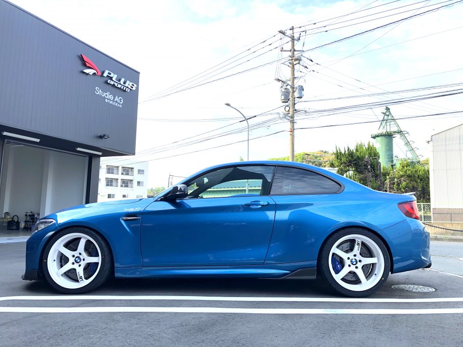 BMW Mモデル M2 ADVAN GTホワイト＆YOKOHAMAタイヤADVAN NEOVA 19inchセットアップ ...