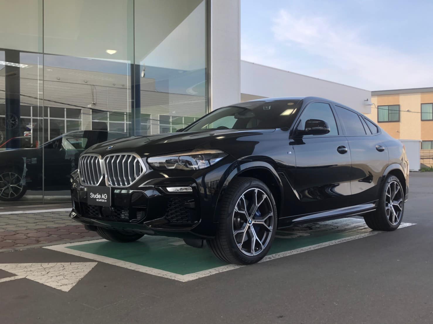 BMW/G06/X6/35d Msportsをフルノーマルから一気にDRESSUP♪ | Studie[スタディ]