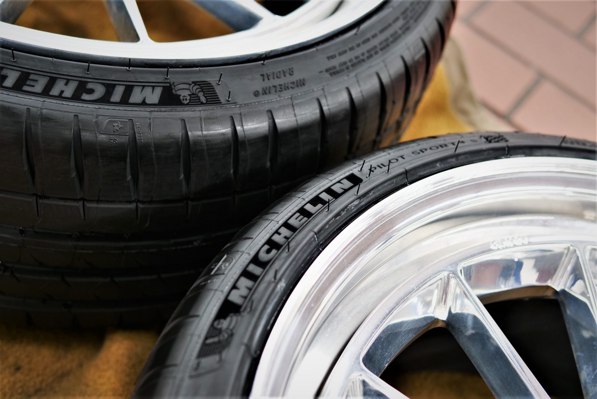 グリップだけじゃない！見た目にも拘るタイヤ選び！あのBMW G29/Z4はやっぱりパイロットスポーツ4Sっ！ | Studie[スタディ]