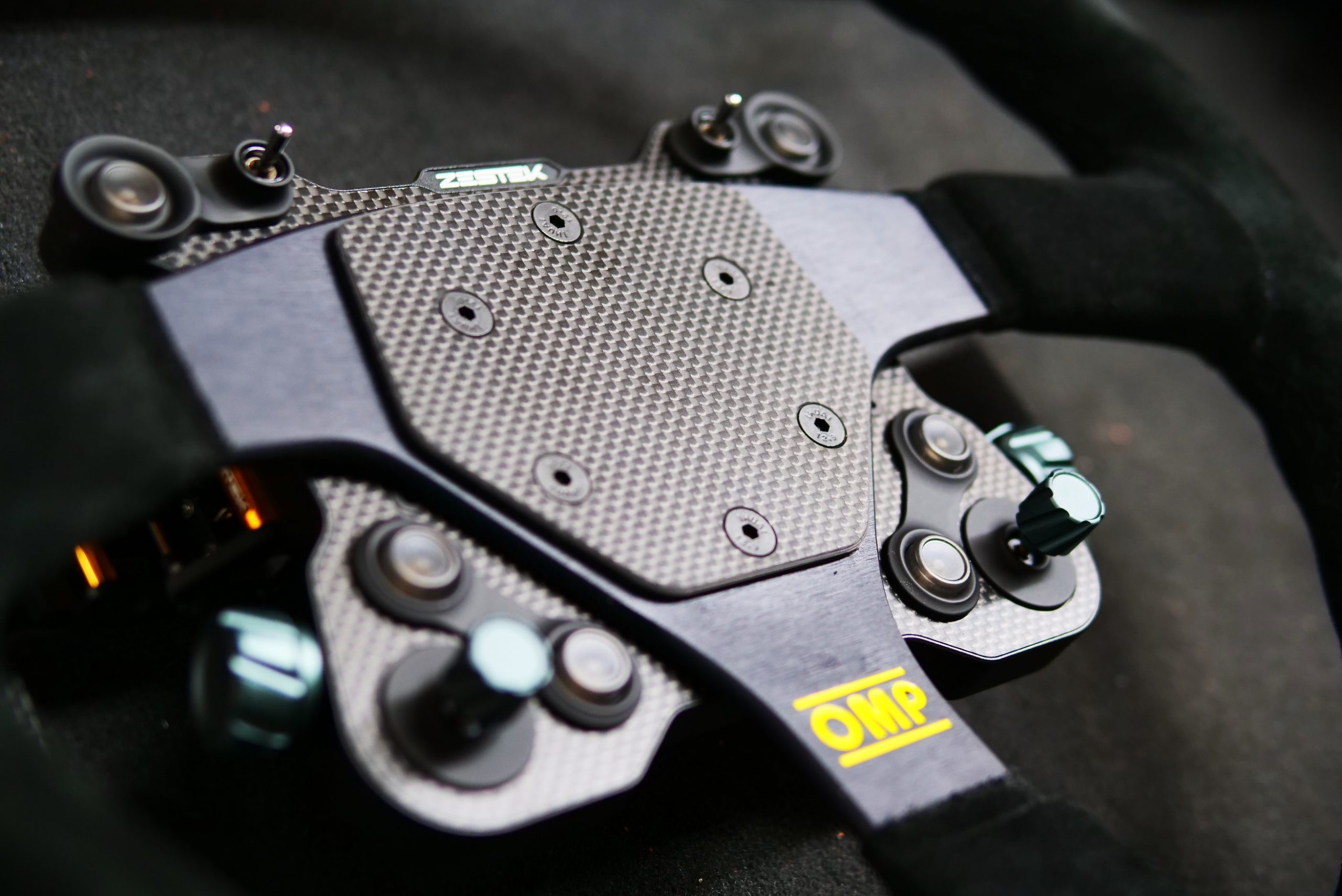 BMWやMINIへの装着も可能な【ZESTEK Racing Steering OEM HUB】をGR SUPRAにっ！ | Studie[スタディ]