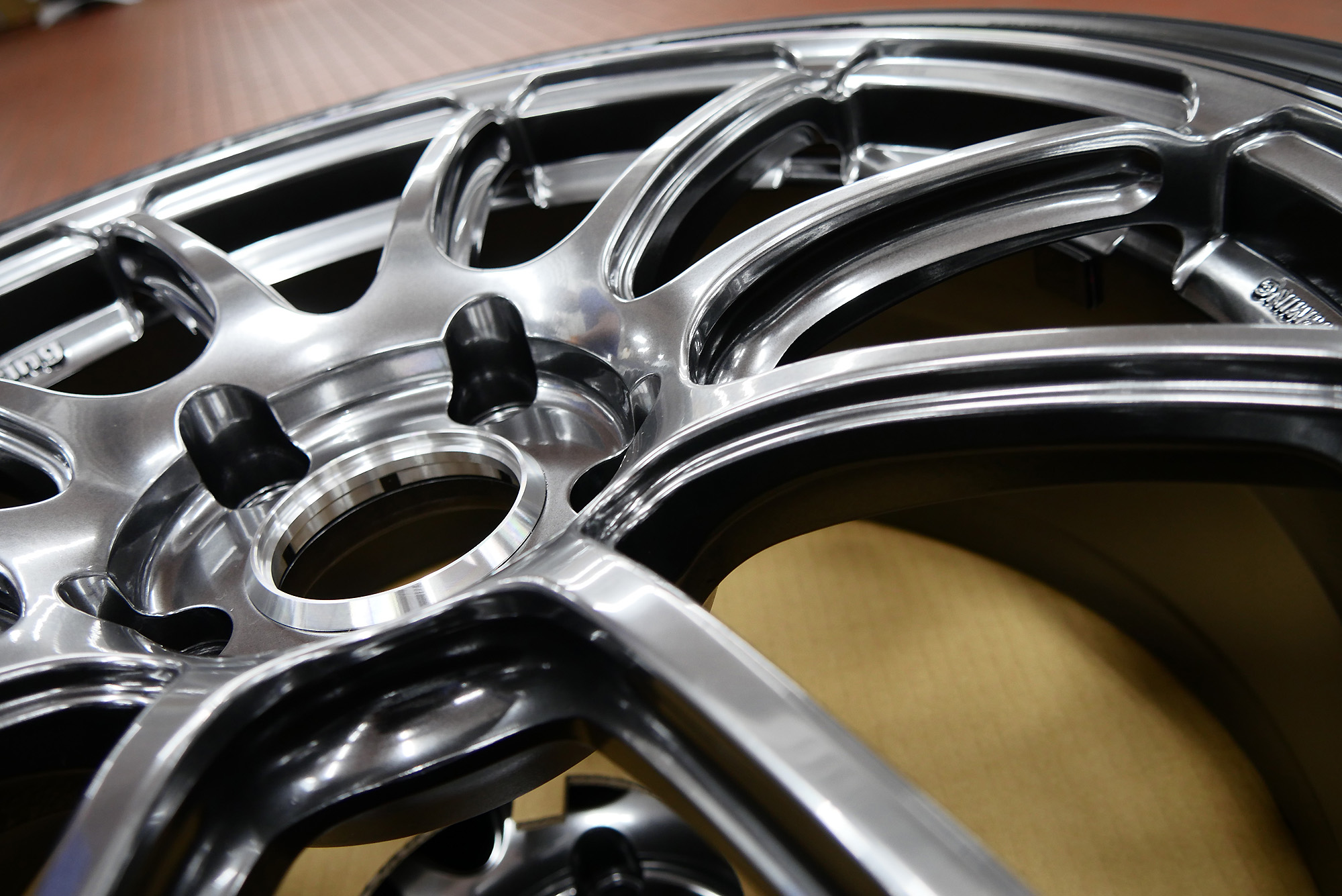 硬派なツイン5スポークのADVAN Racing RZ2にAD08Rネオバの組み合わせ。走りもさらに楽しいE82 135iに変身ーッ ...