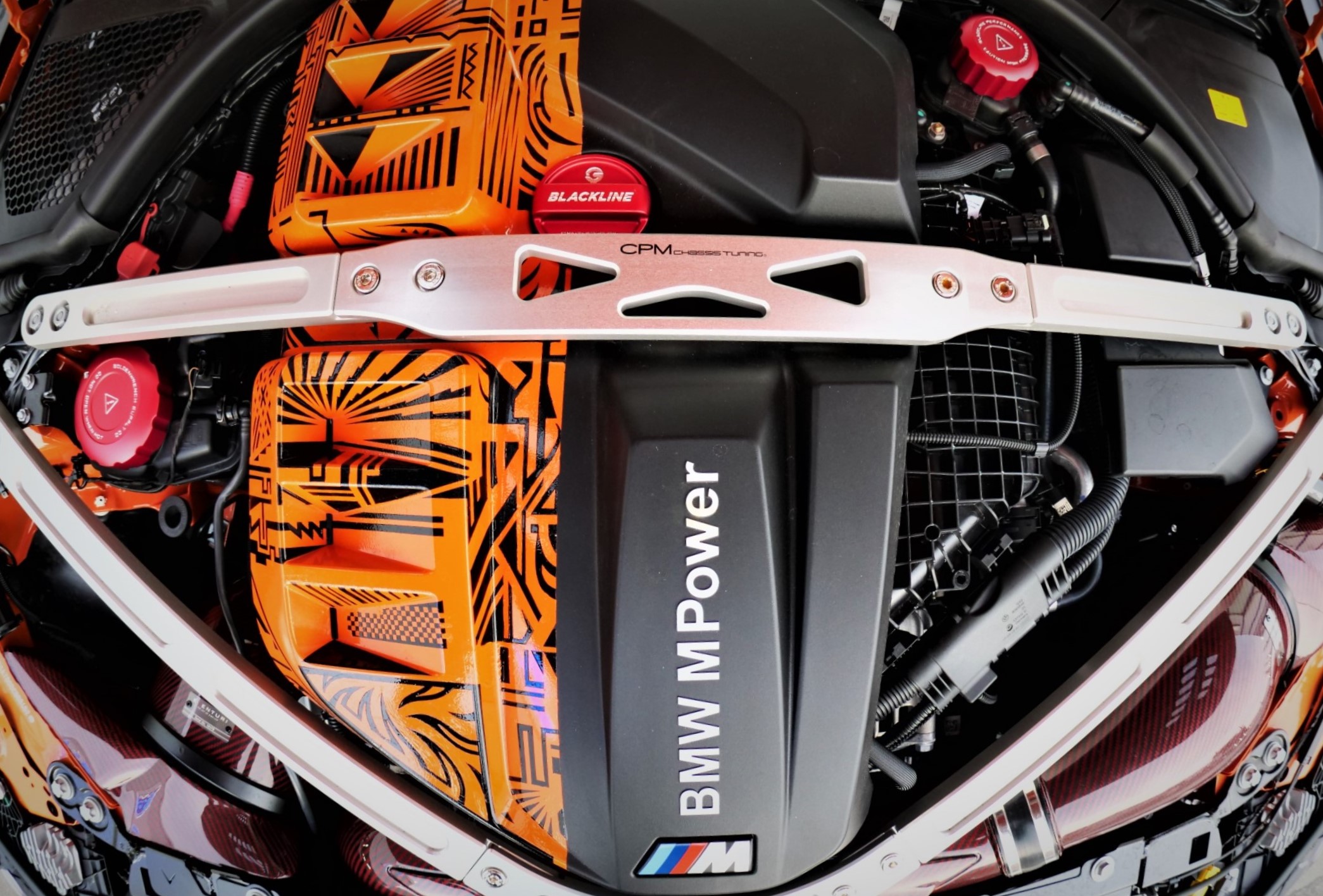 「BLACK LINE Performance」でBMWのエンジンルームをクールにカスタムする！ | Studie[スタディ]