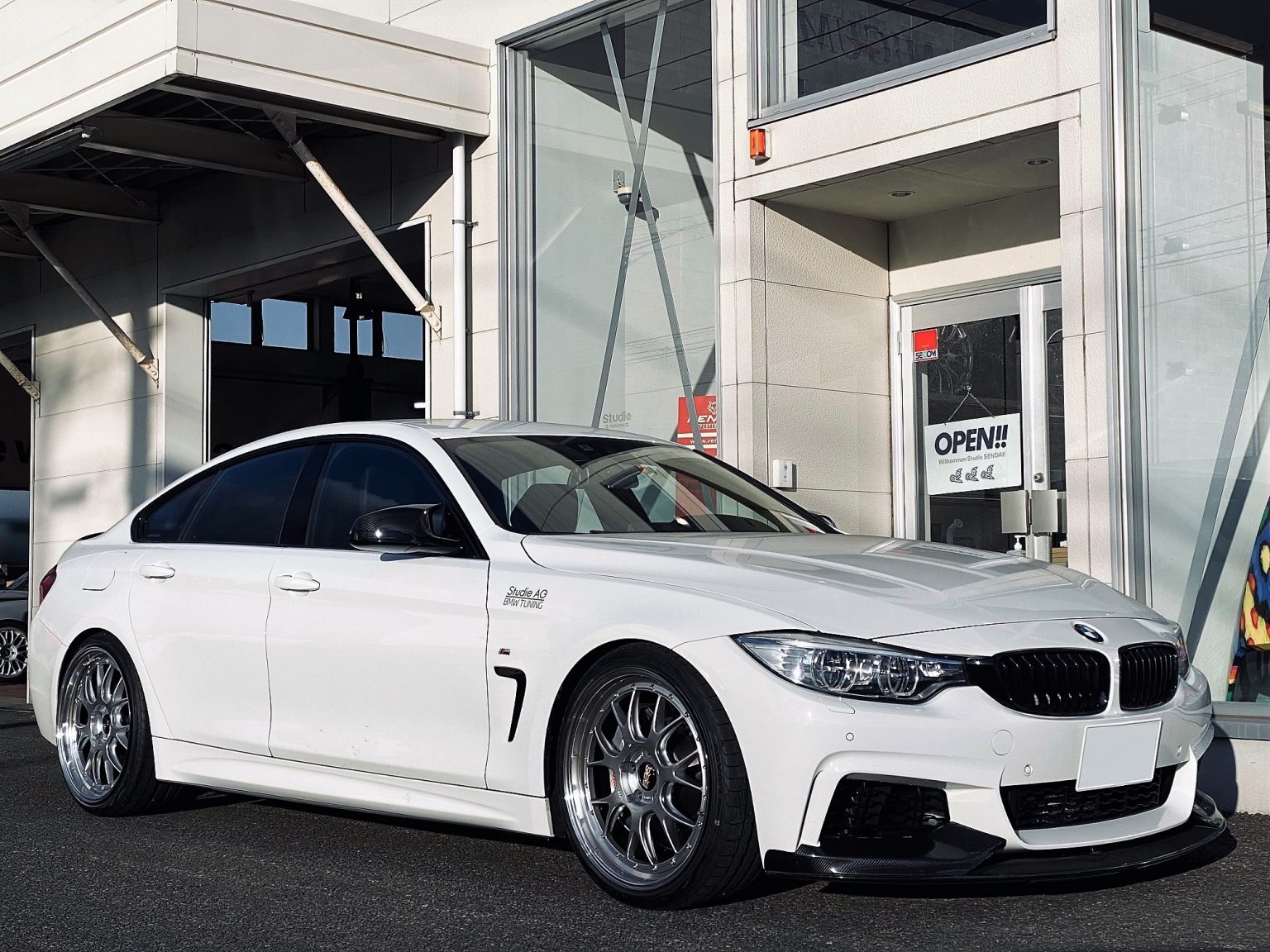 【仙台店 Sさん】ホワイト×ブラックコーディネートで統一感GoodなBMW F36グランクーペ!! | Studie[スタディ]