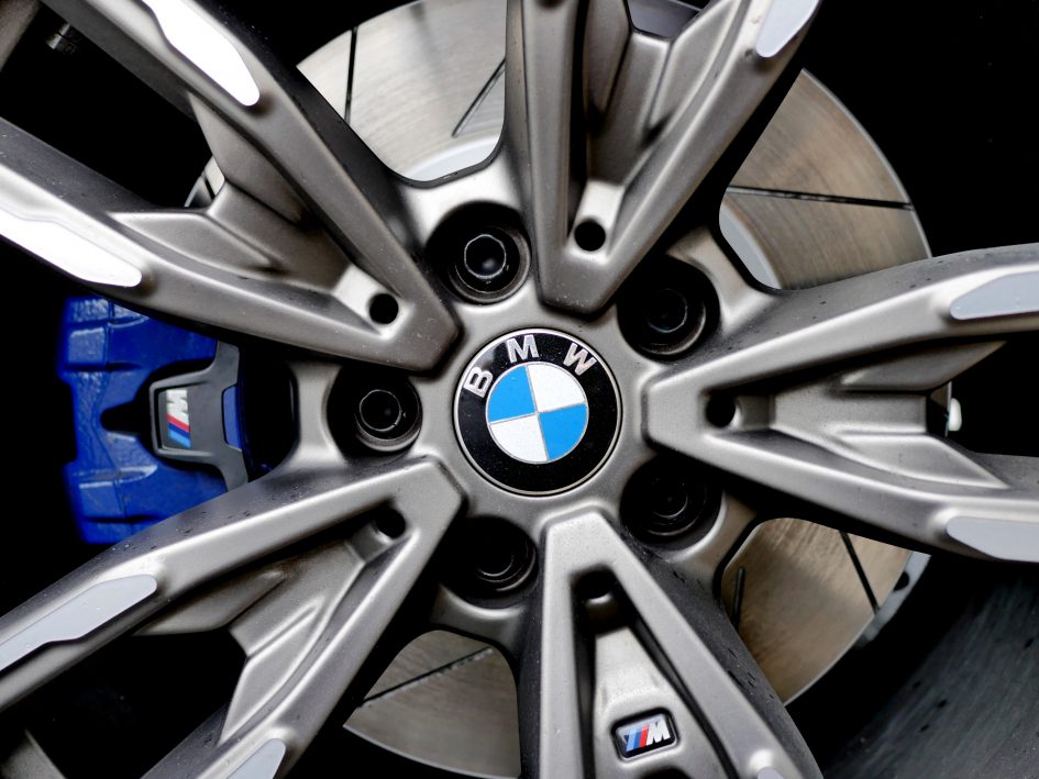 BMW3シリーズ！G20/M340ixのブレーキローターをDIXCELでグレードUP♪ | Studie[スタディ]