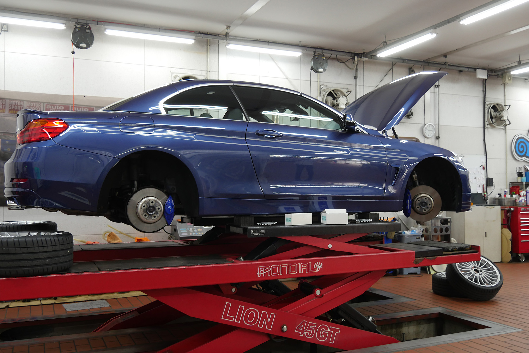 ちょっとしたアレンジで個性もアップできるブレーキ系パート。BMWに安心なDIXCEL製にて交換したよッ！ | Studie[スタディ]