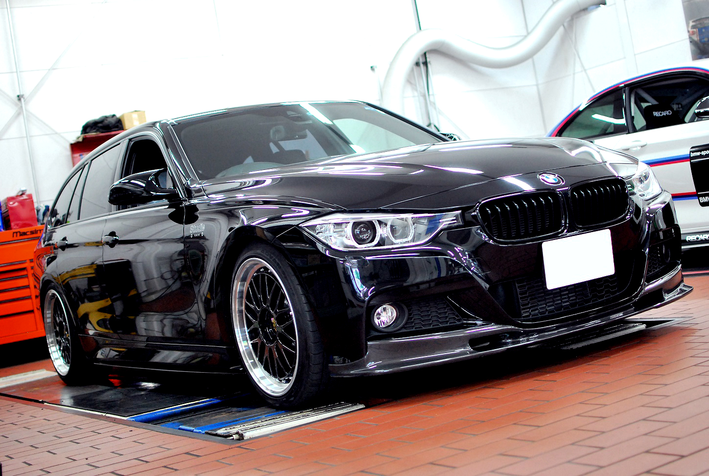 BMW F31をBRITISH RACING GREENにオールペン中！ | Studie[スタディ]