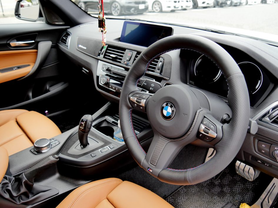 MPP（M PERFORMANCE Parts）インテリアパーツでBMW F20の内装をカッチョ良く(*^^)v | Studie[スタディ]