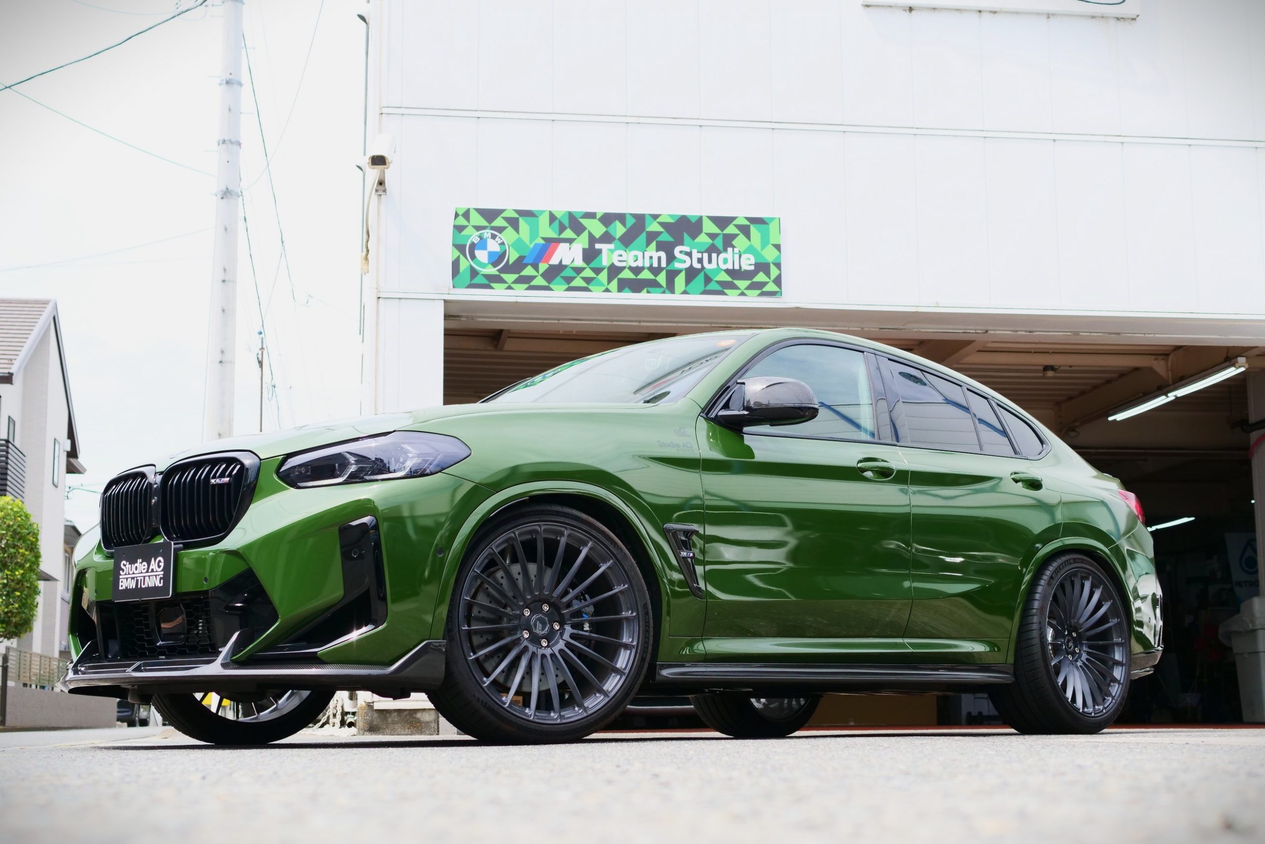 【東京店 Tさん】個性あふれるBeauty MonsterなBMW F98/X4M | Studie[スタディ]