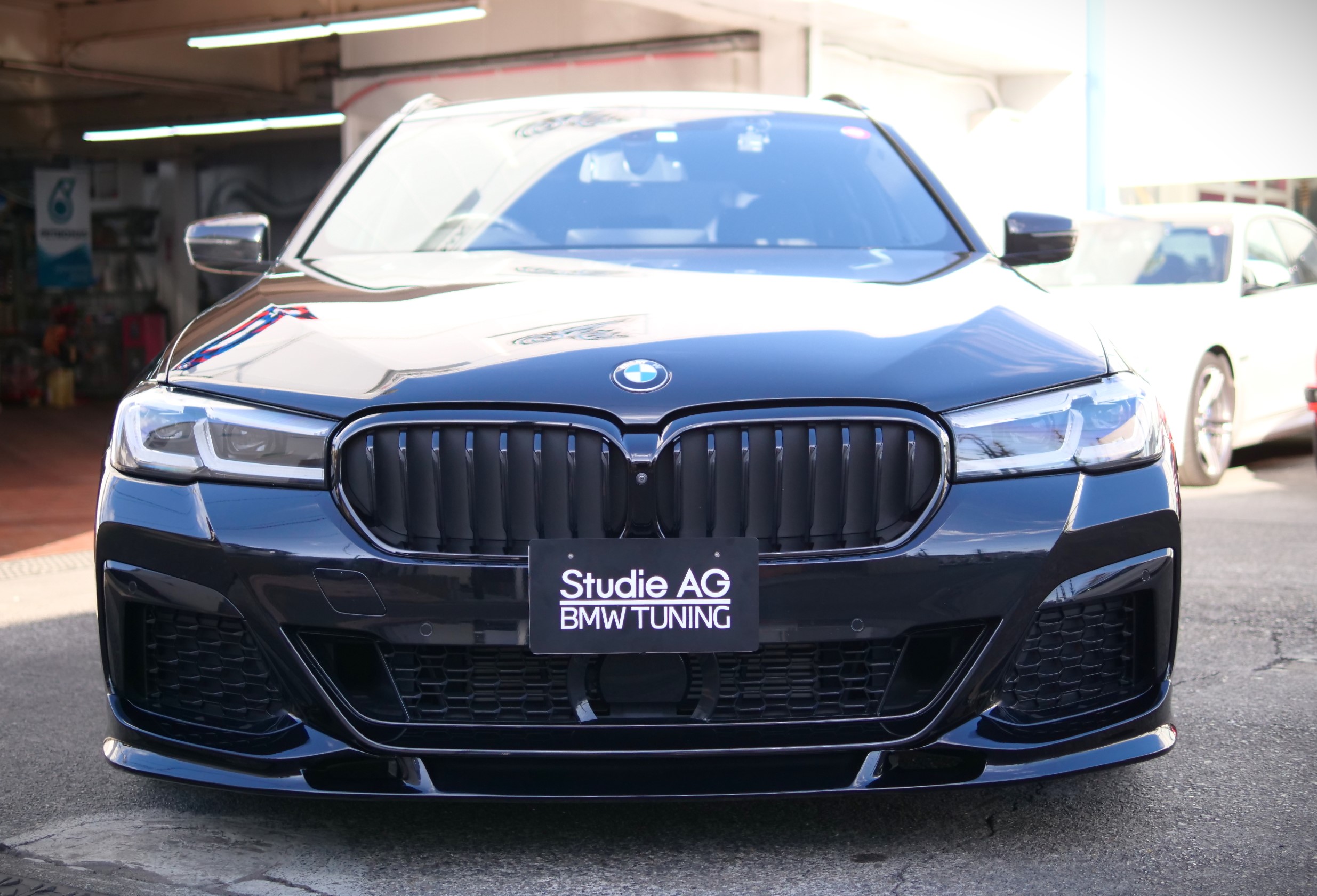 BMW G31 Lci 5シリーズツーリング！さりげなくイケメン度アップ大作戦っ！ | Studie[スタディ]