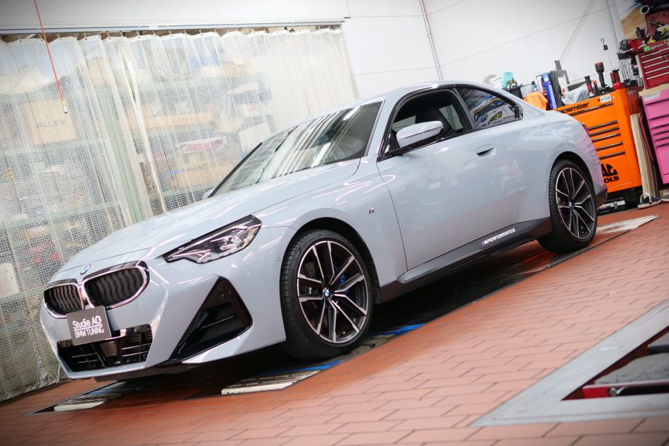 BMW M PERFORMANCE PARTSのデカールでG42/2シリーズクーペをラッピング！ | Studie[スタディ]
