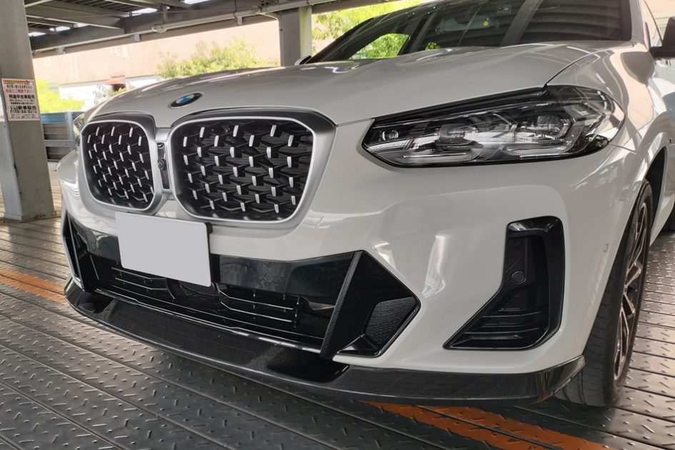 わくわく共有☆BMW G02 X4 LCIへフロントリップスポイラー装着♪ | Studie[スタディ]