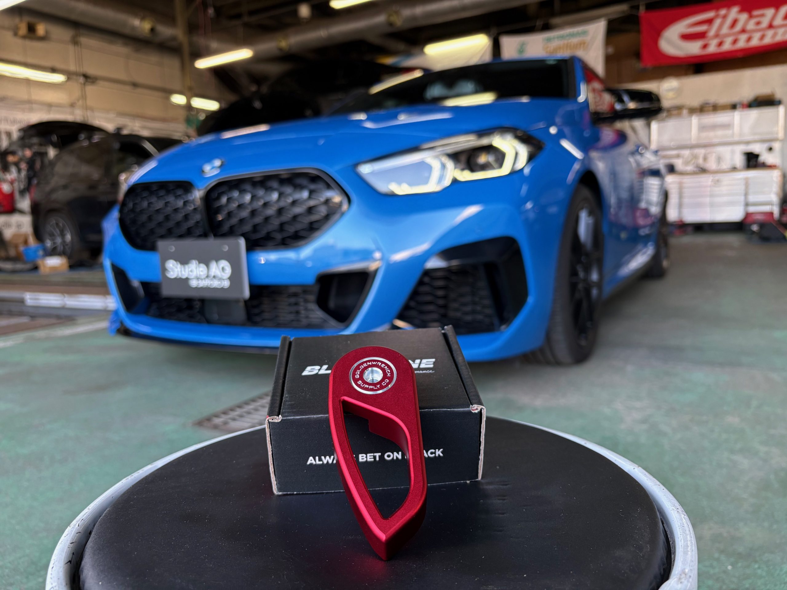 BMWのインテリアにワンポイントの特別感！BLACKLINE Performance ビレットフードレバーハンドル | Studie[スタディ]