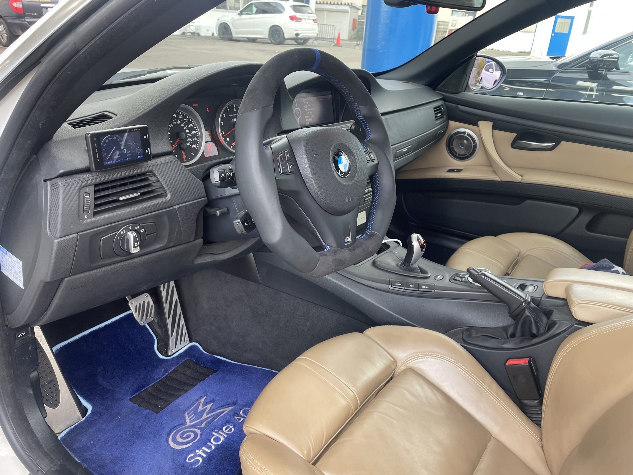 VERSPIELT オーダーステアリングでインテリアを統一！BMW US E93 M3♪ | Studie[スタディ]