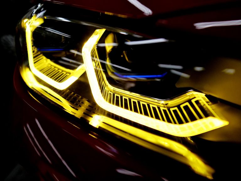 BMWのYellow Daytime Running Lights化が大人気！ | Studie[スタディ]