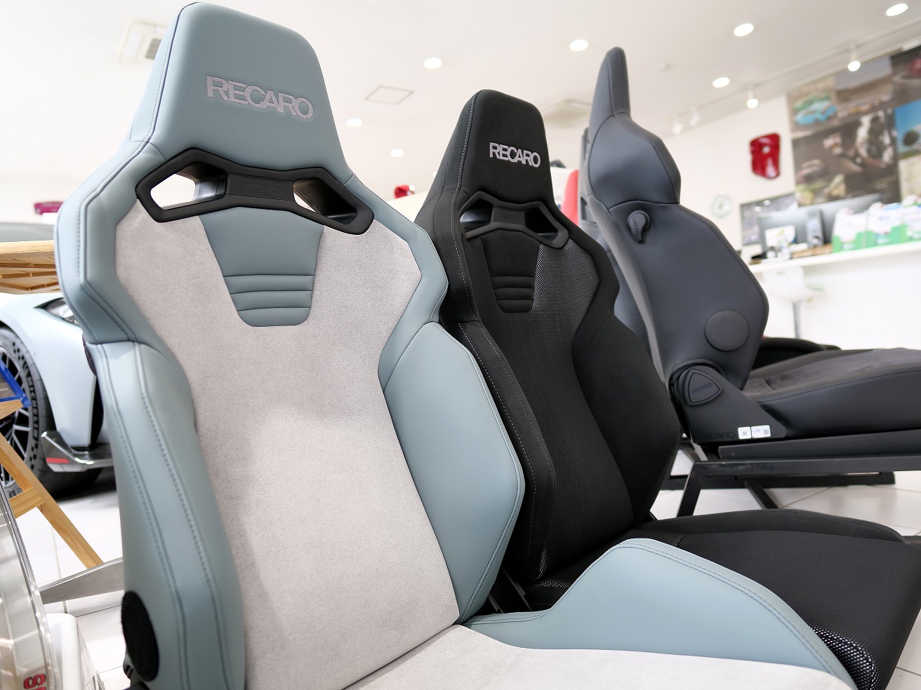 新作RECARO到着！これがSR-SとSR-C！ | Studie[スタディ]