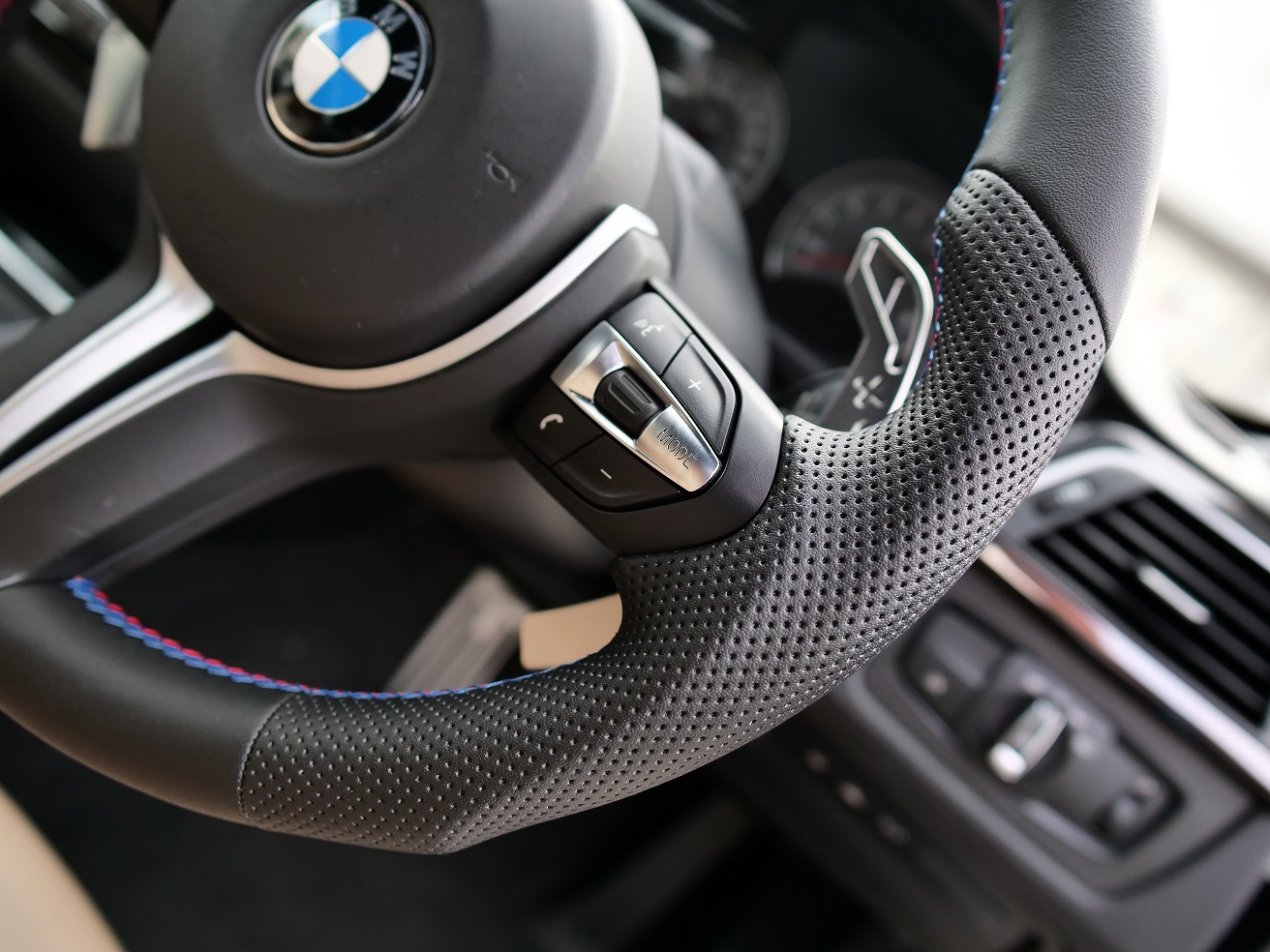 何かと話題なVERSPIELTステアリングッ！こちらでも^_^ | Studie[スタディ]