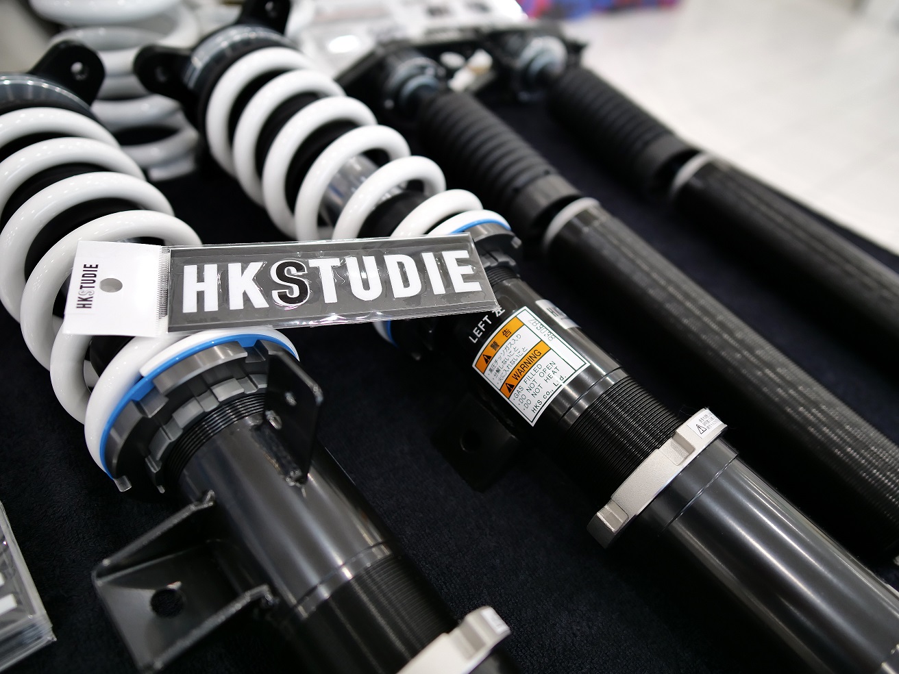 BMW G82/M4CompetitionにHKSTUDIEサスペンションキット装着！ | Studie[スタディ]