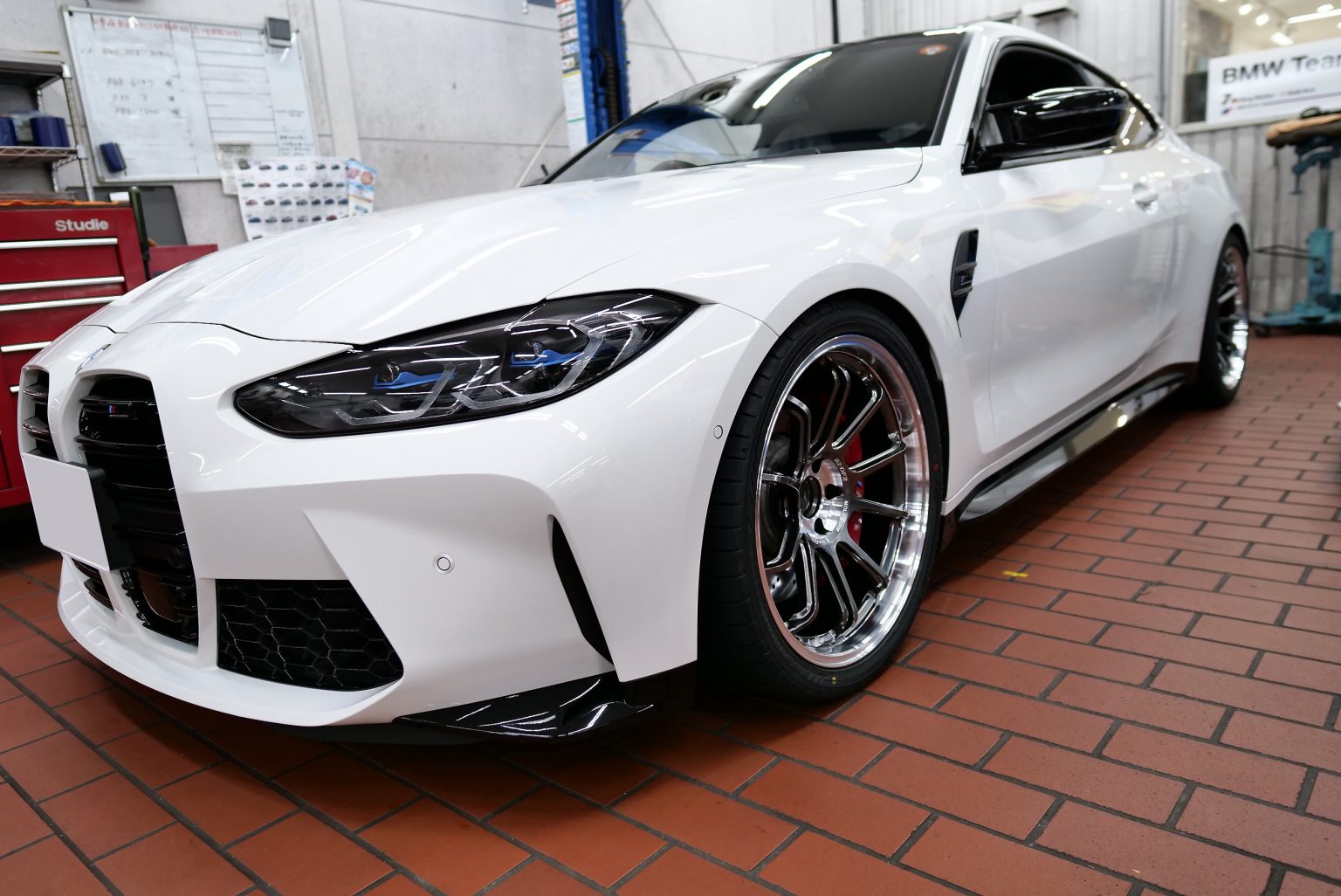 BMW G82/M4 CompetitionにADVAN RZ-DF2ホイールをインストール♪ | Studie[スタディ]