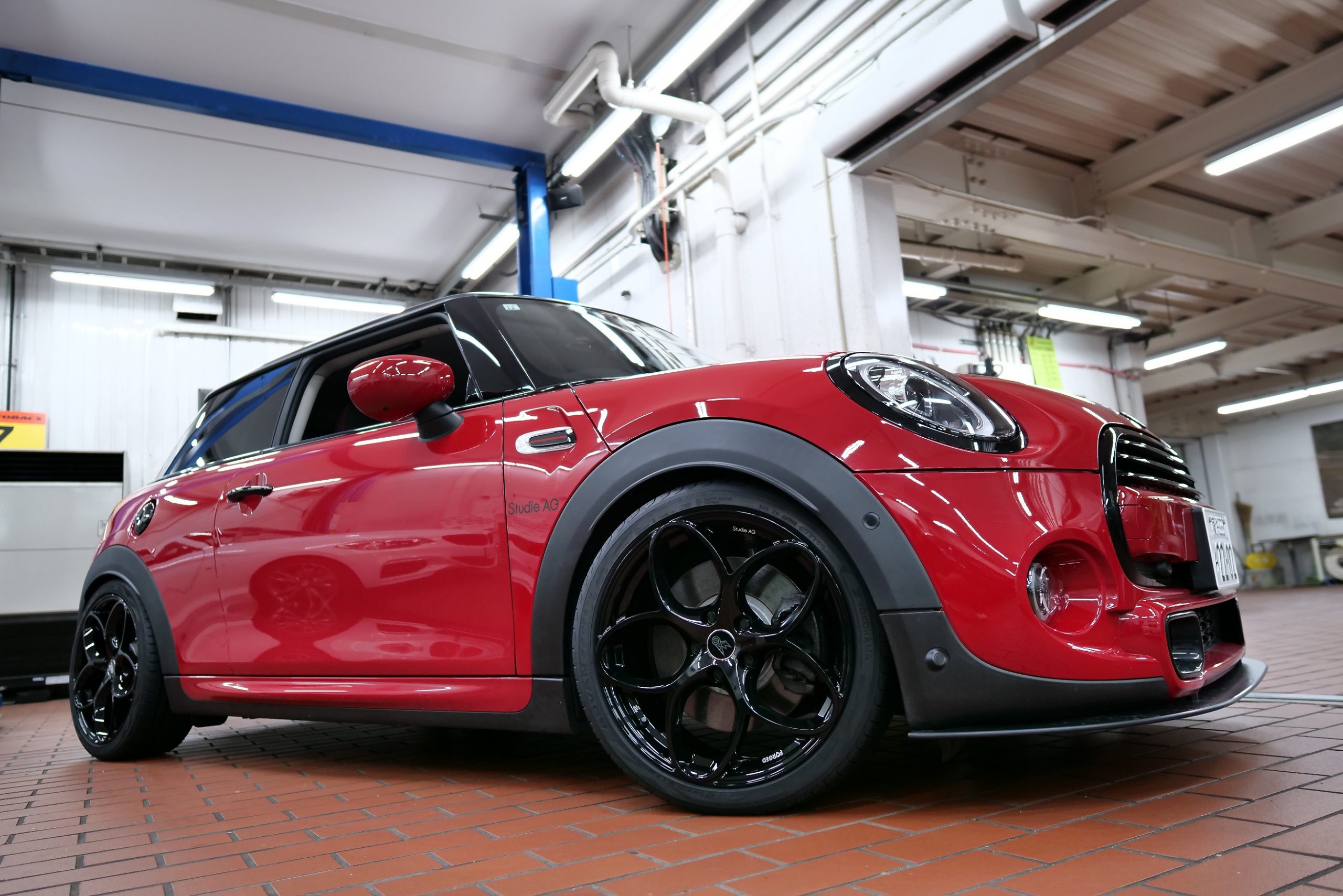 Studie AGのオリジナルホイール、StF04の新色＆新サイズをBMW MINIに装着！ | Studie[スタディ]