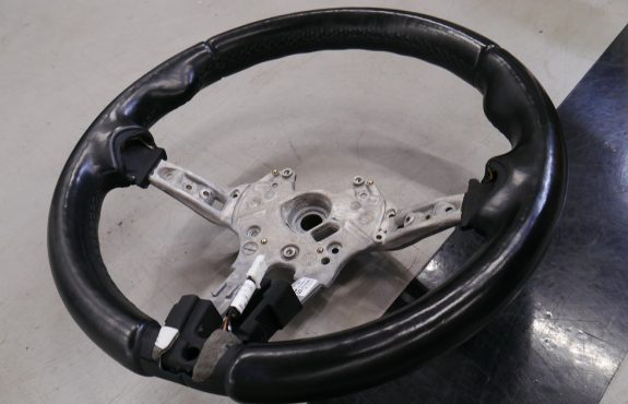 へたったステアリングをVERSPIELTで一新っ！で、らしさも倍増のBMW F36/420i♪ | Studie[スタディ]