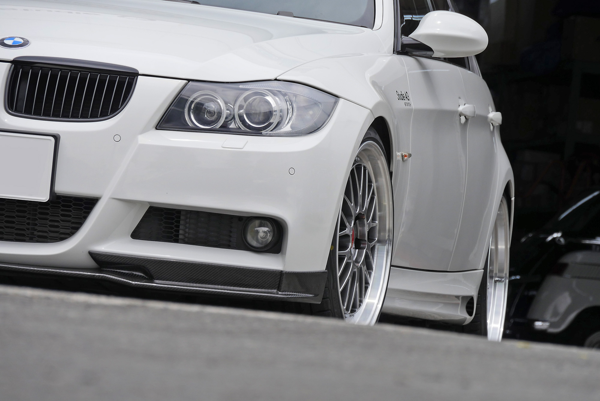 E系のBMWだって元気！ BMW PerformanceホイールからBBS LMにチェンジして爽快なE90 335i | Studie[スタディ]