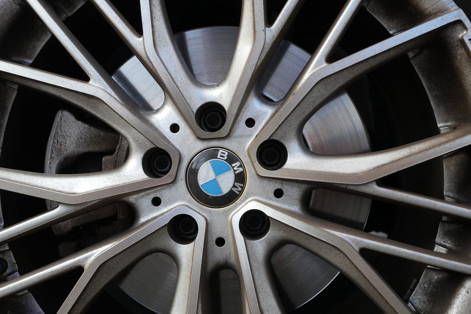 BMW x DIXCEL で快適ドライブ。イベントも盛り上がってキャンペーンも開催中！ | Studie[スタディ]