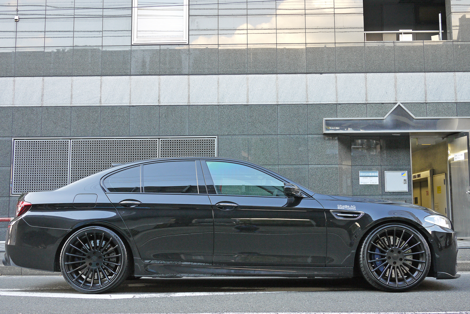 【横浜店 アクア 4695さん】F10 535i からの乗換えでBMW LIFE満喫中です♪ | Studie[スタディ]