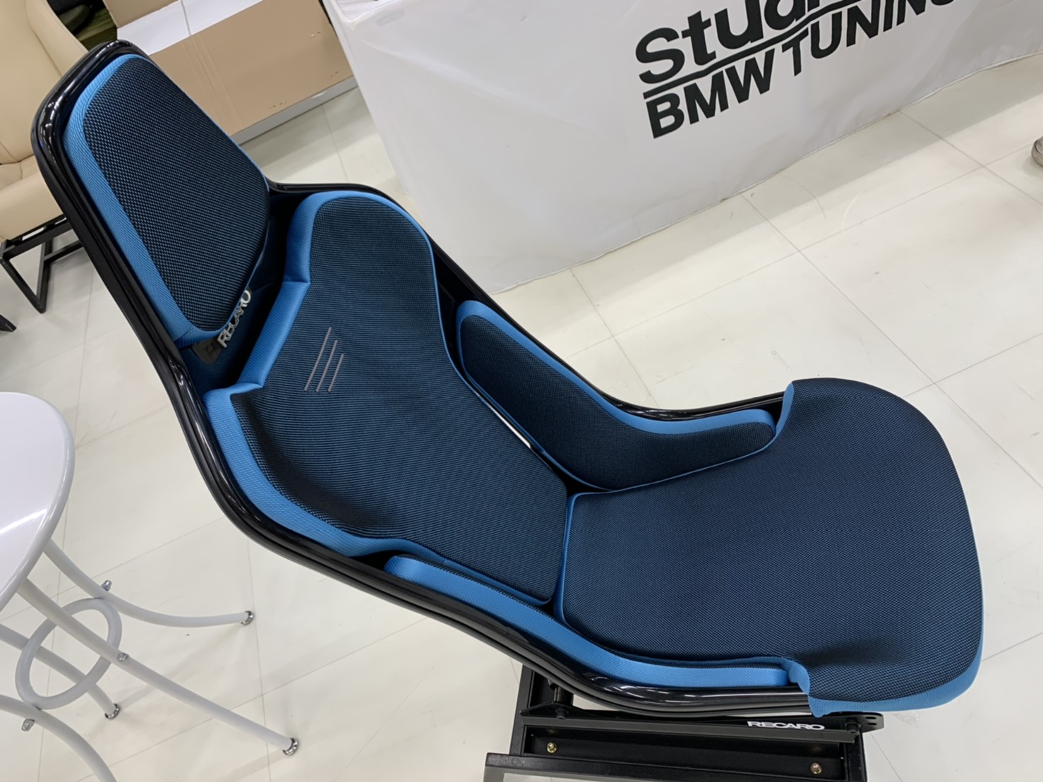 BMWにもバッチリ！「RECARO RCS」の受注が開始となりました (^^♪ | Studie[スタディ]