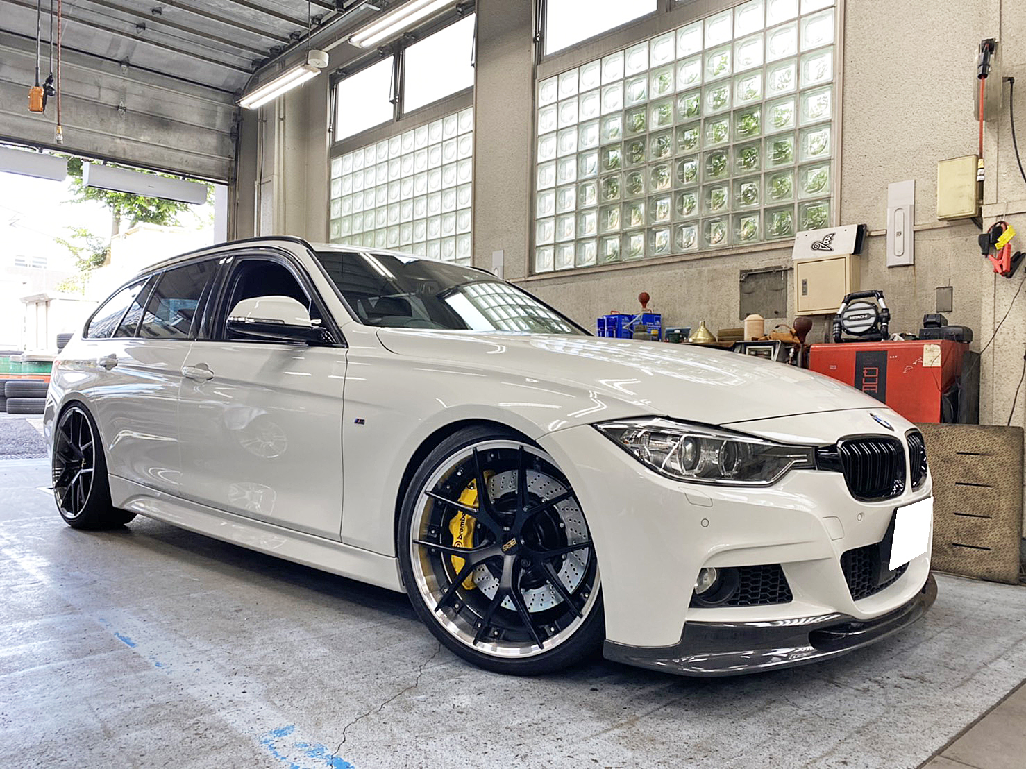なんとかお休み前にBMW F31 335i へBrembo GT KIT 滑り込みセーフでお取付けさせていただきました♪♪♪ | Studie[スタディ]