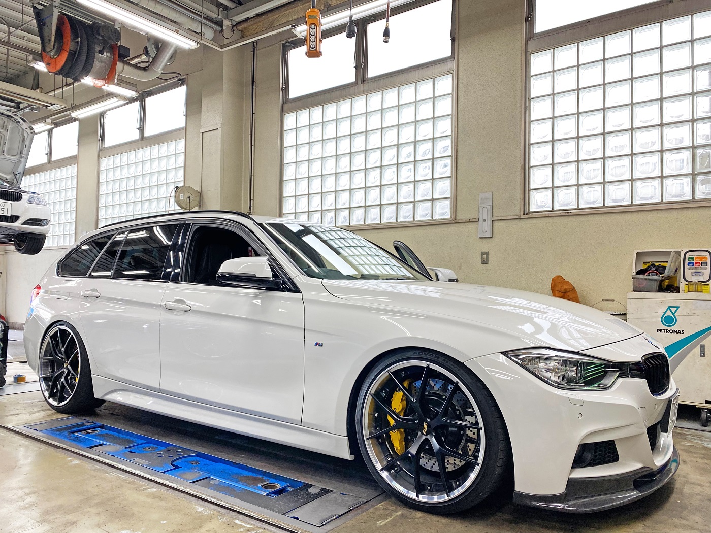 エクステリアは理想にほぼ仕上がりましたBMW F31 335i へ 本日はインテリアに着手いたしました♪ | Studie[スタディ]