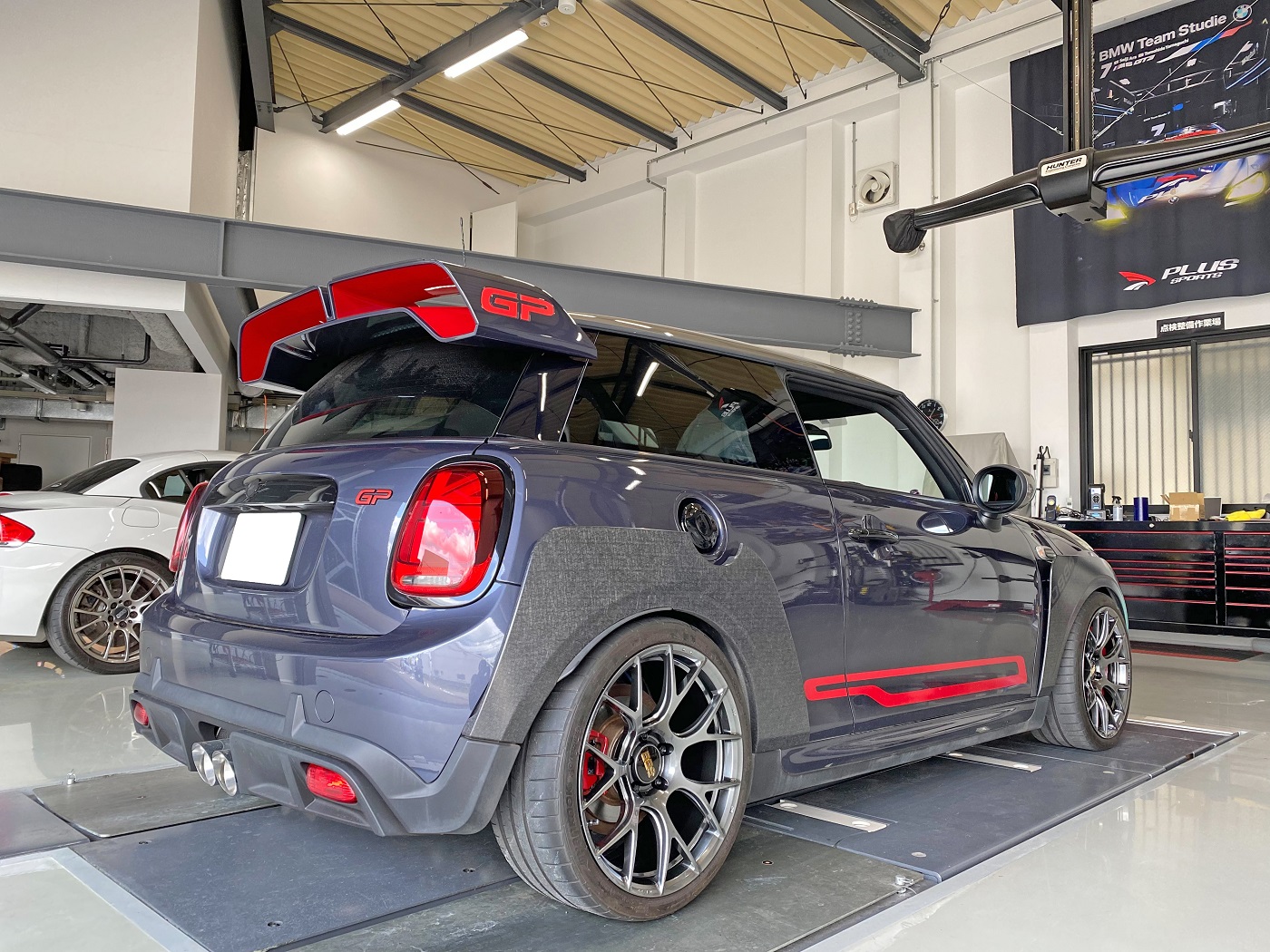 世界限定な BMW MINI John Cooper Works GP をイメージチェンジしてみました♪ | Studie[スタディ]