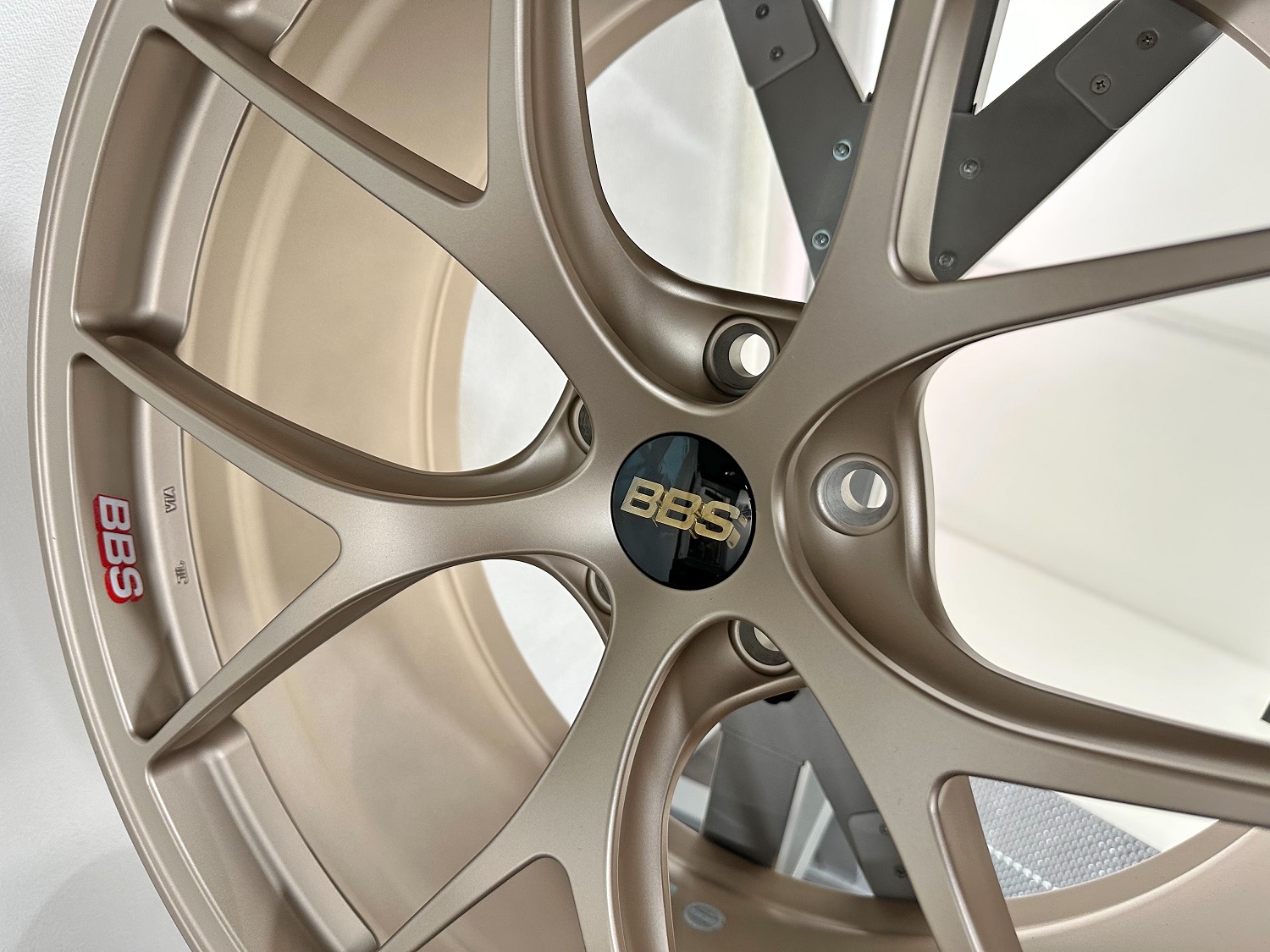 BMW Team Studie M4GT3に採用されるBBS シトリンゴールドをStudie福岡店でも展示中です☆ | Studie[スタディ]