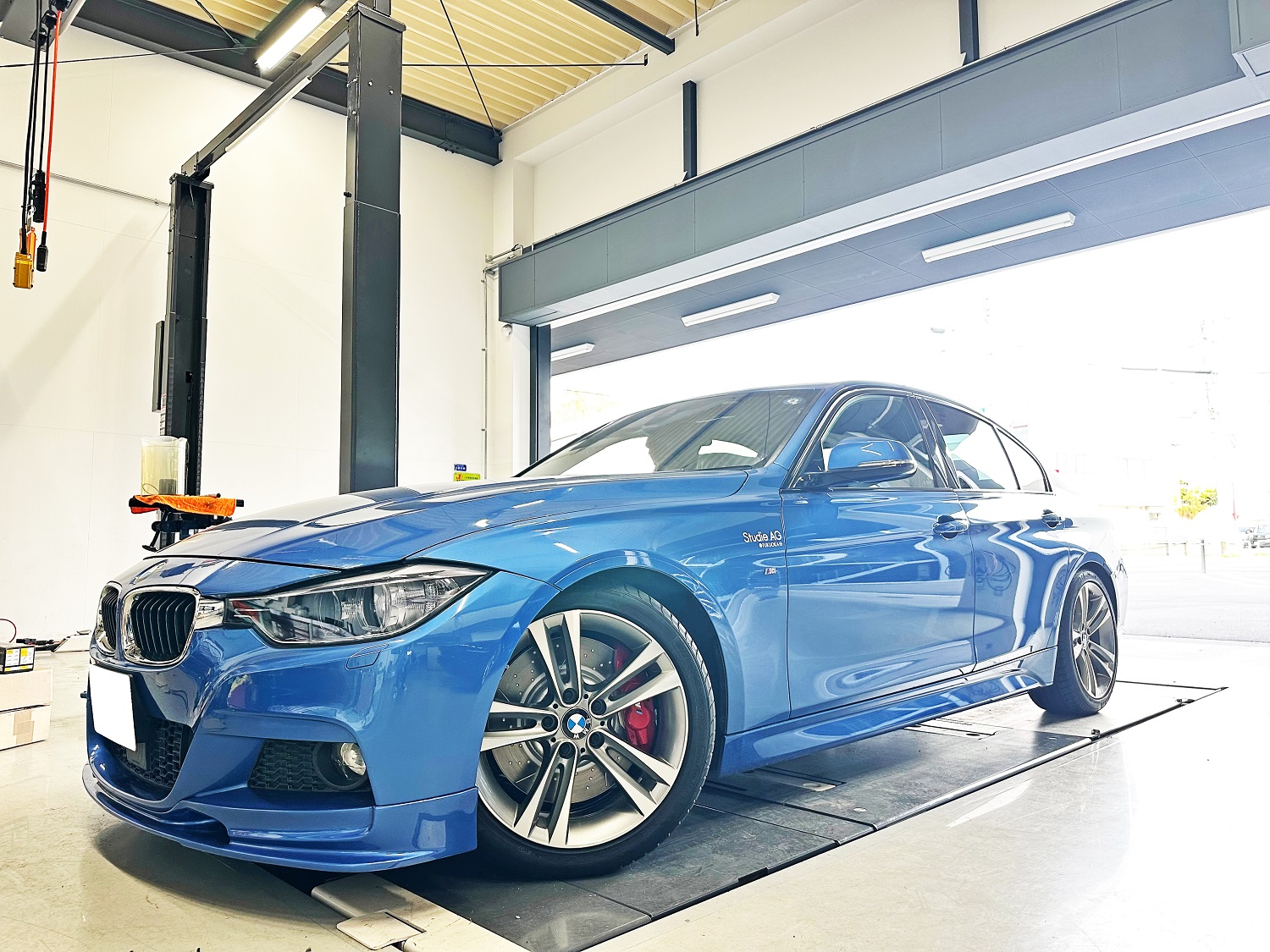 BMW F30 320i へ M Performance ブレーキキットをインストールさせていただきました♪ | Studie[スタディ]