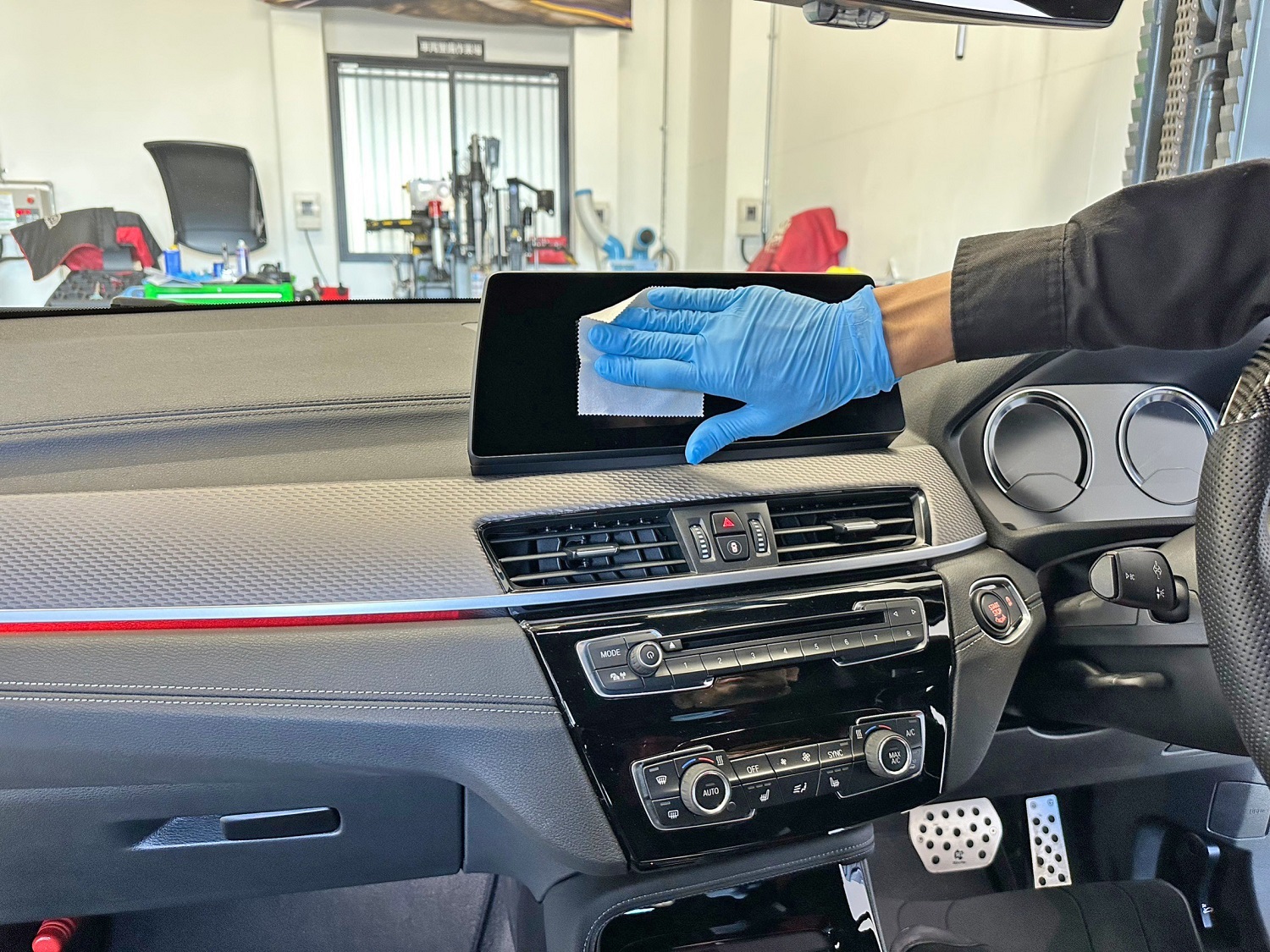 BMW専用設計のMULTIFUNCTION SCREEN PROTECTORをご紹介☆ | Studie[スタディ]
