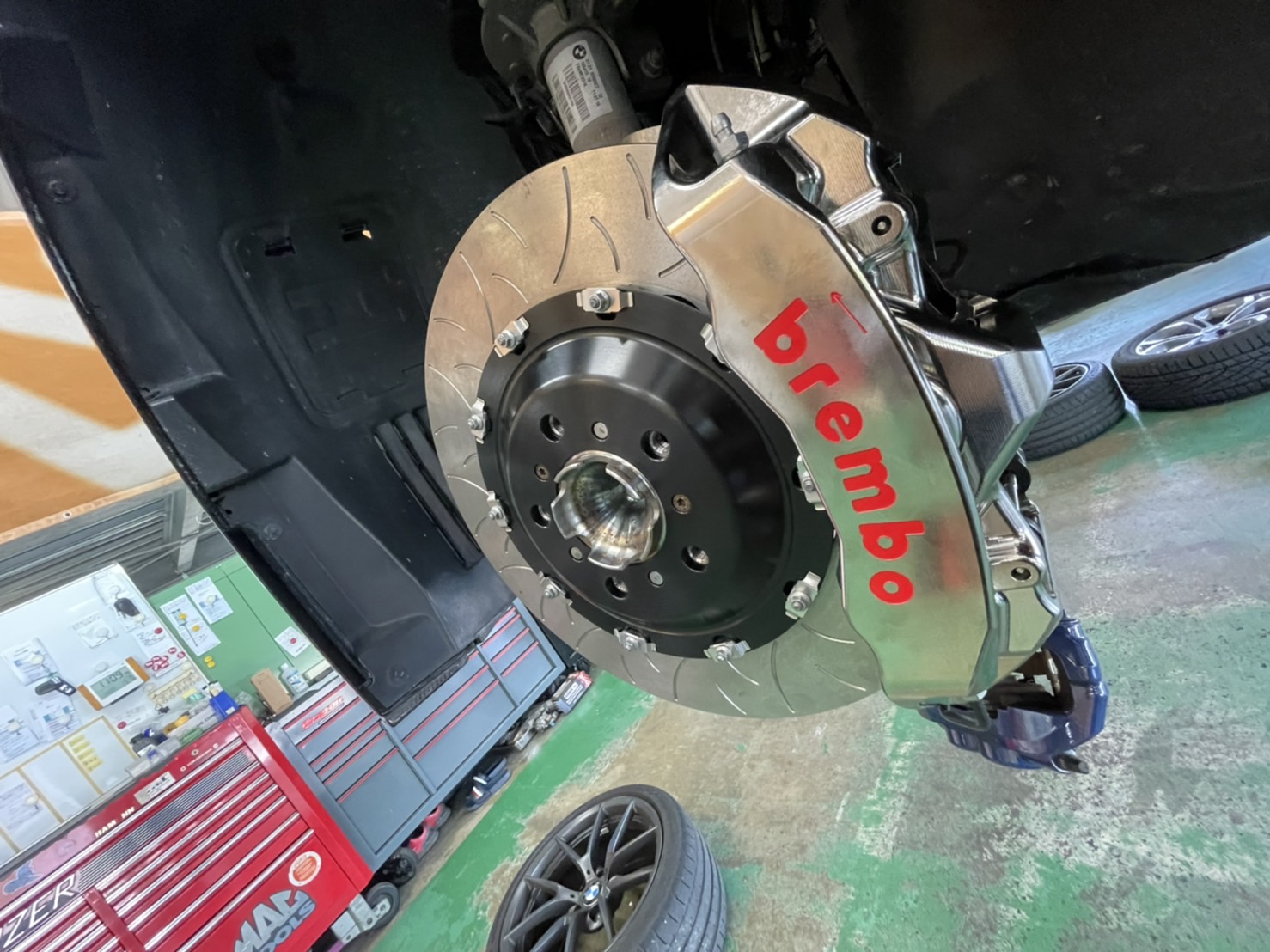 タイヤの次に重要なパーツを!!F80/M3CSにbrembo GTRキットをお取付け | Studie[スタディ]