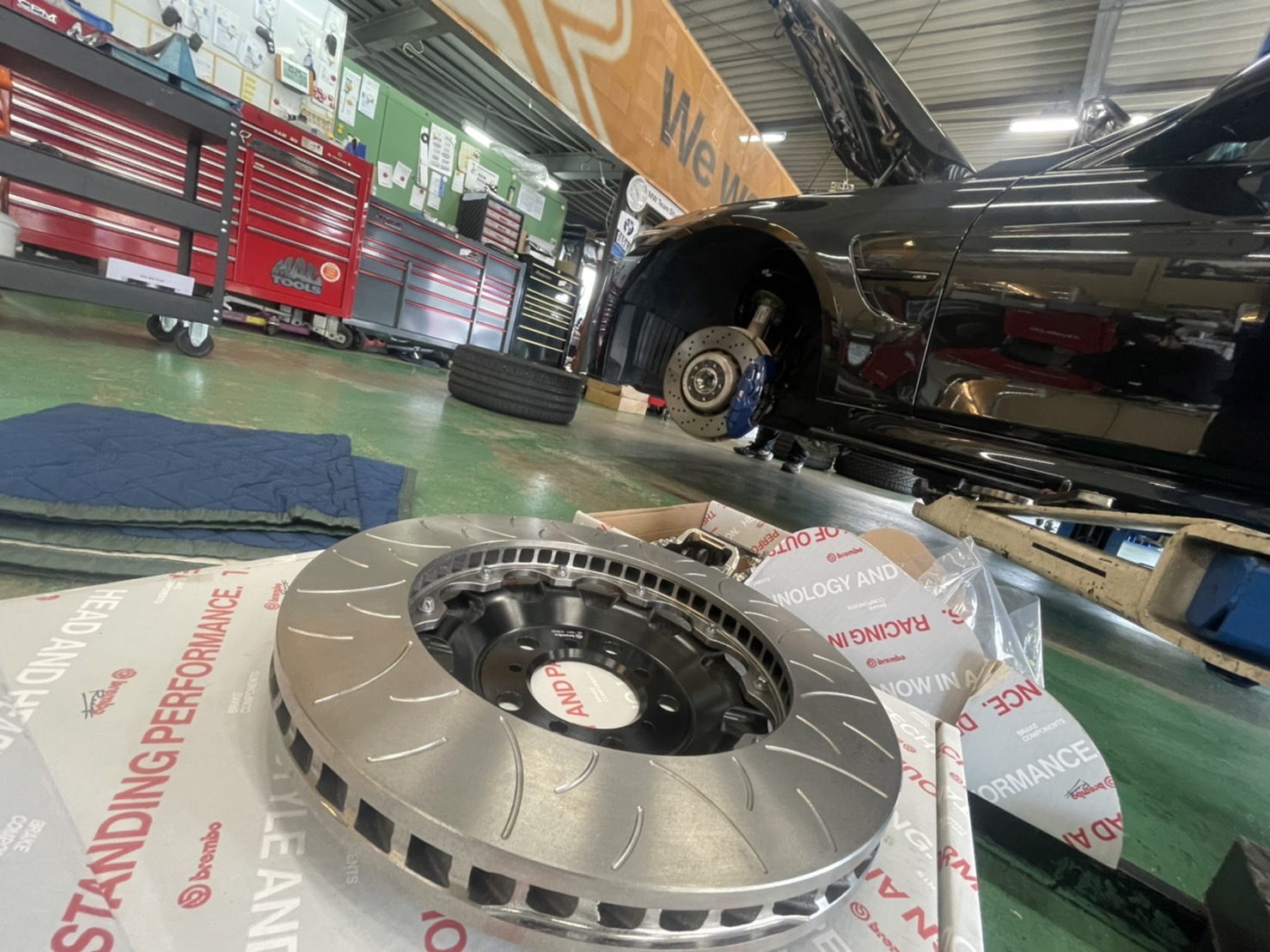 タイヤの次に重要なパーツを!!F80/M3CSにbrembo GTRキットをお取付け | Studie[スタディ]