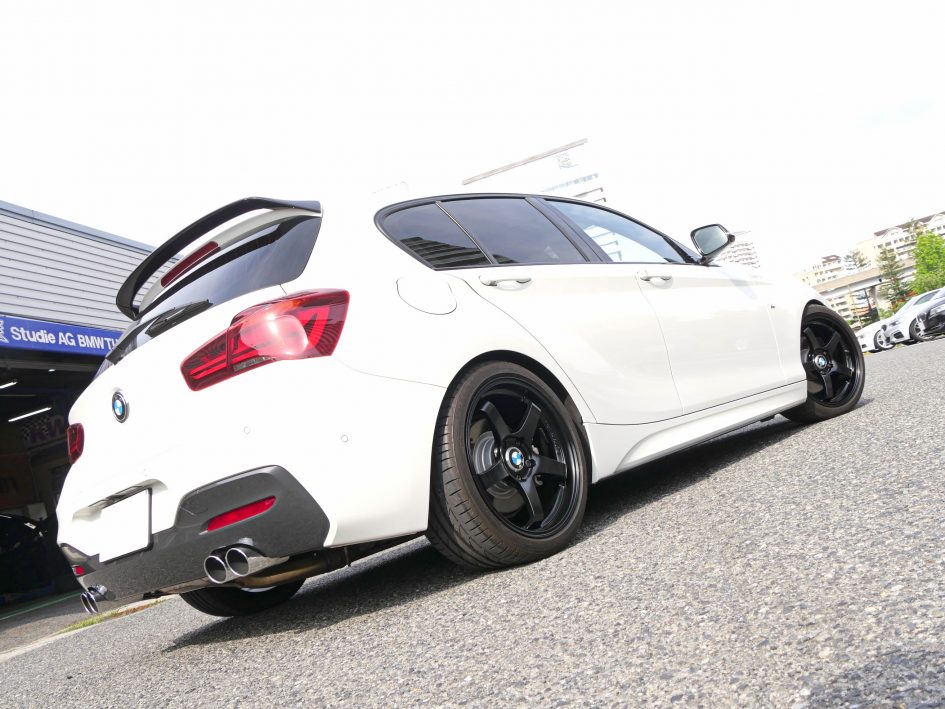 オーナーさんのセンスが眩しいBMW F20 1シリーズ。ADVAN-GTホイール交換で決まったッ!!! | Studie[スタディ]