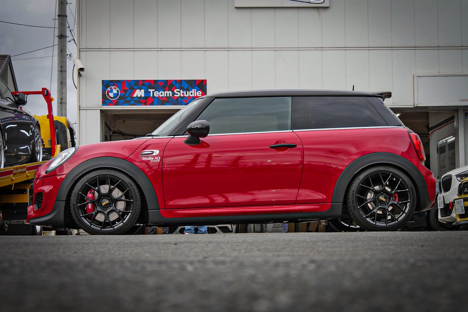 大人の箔付け名品BBSホイール。MINI JCWにBBS RE V7のBLACK装着で大人スポーツ！ | Studie[スタディ]