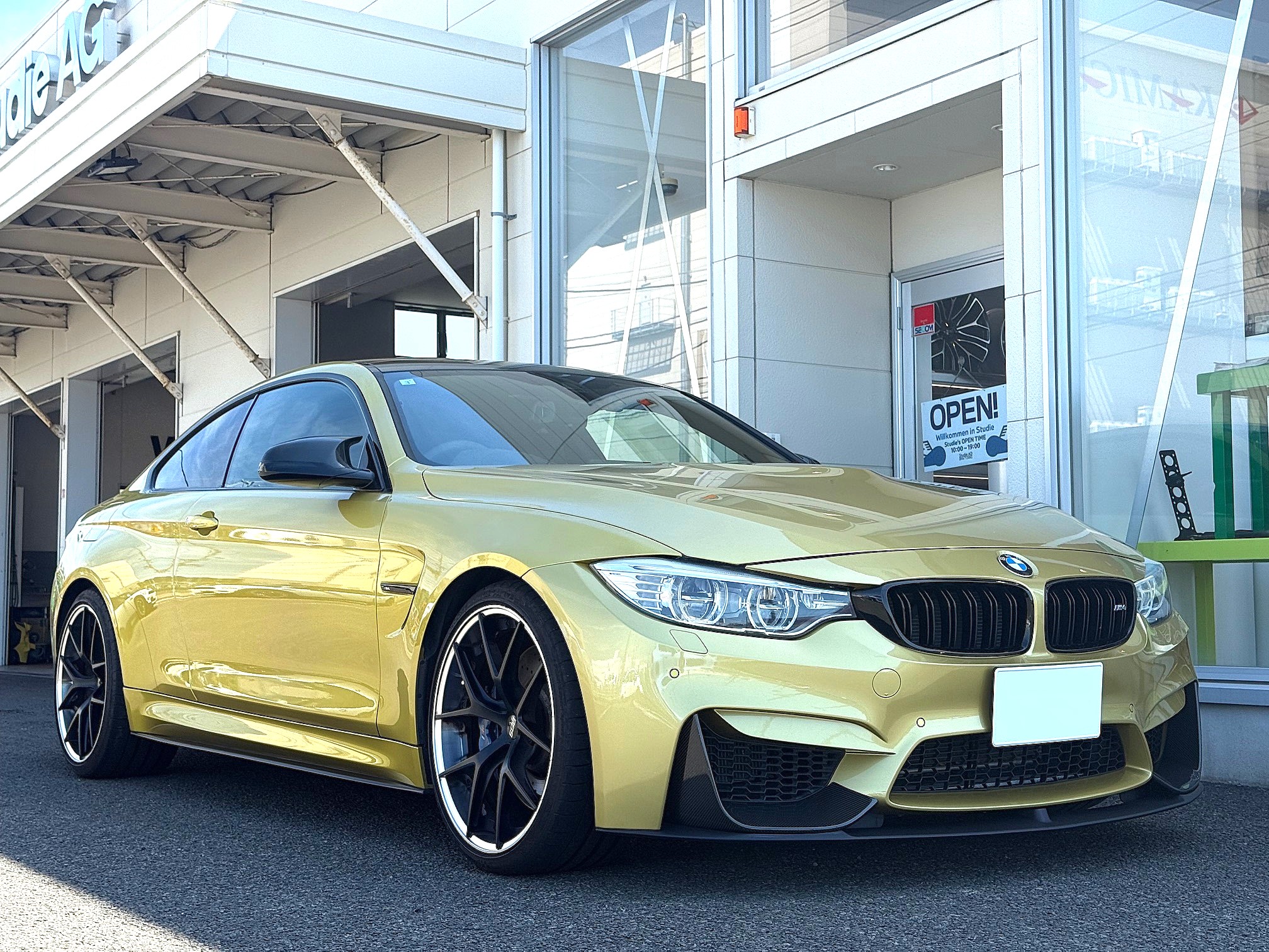 【仙台店 Oさん】オースティンイエローなBMW F82 M4 M Performance Parts×BBS | Studie[スタディ]