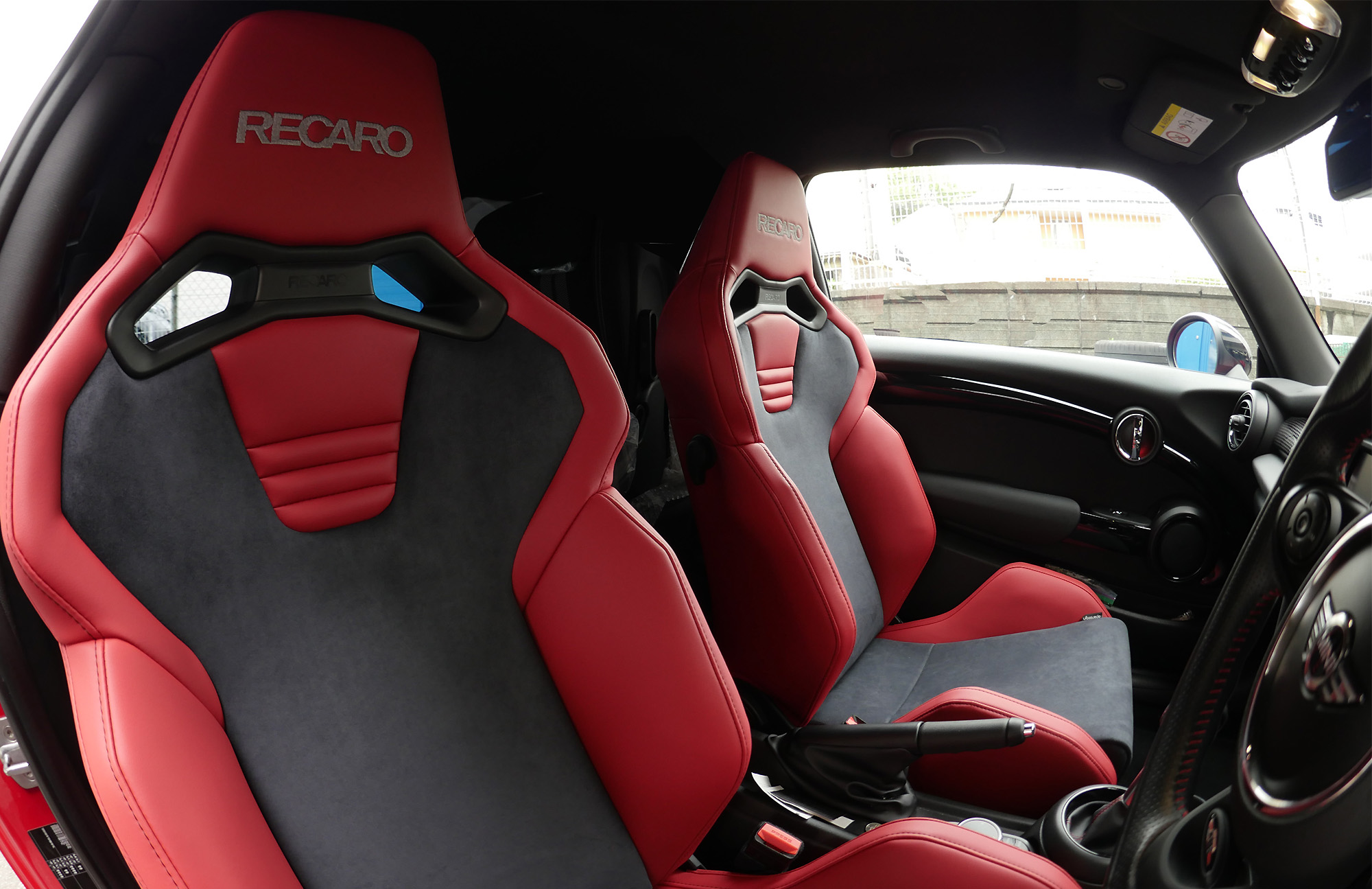 【横浜店 Mさん】BLACK and RED でスポーティさと上質さを兼ね備えたオトナ仕様のBMW MINI F56 | Studie[スタディ]