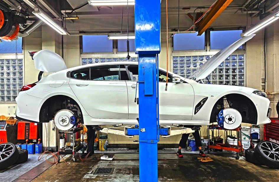 BMW 8シリーズにDIXCELのスリットローターでアクセント！ 渋めチョイス | Studie[スタディ]