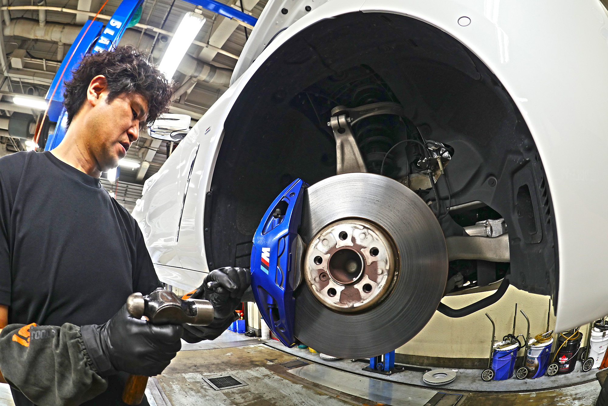 BMW 8シリーズにDIXCELのスリットローターでアクセント！ 渋めチョイス | Studie[スタディ]