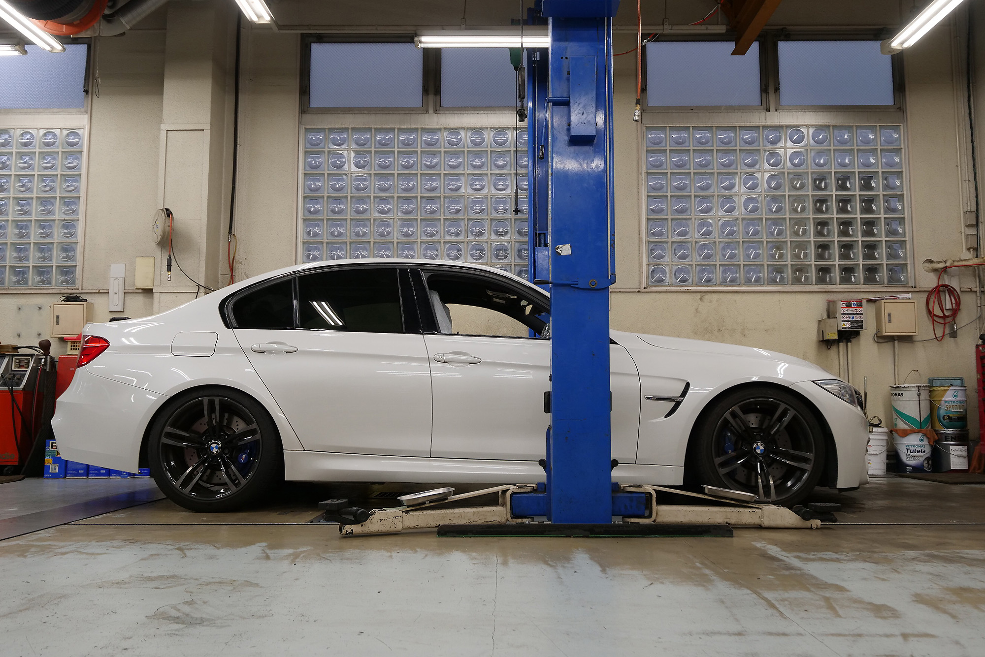 今日はBMW F80M3にKW V3をセットしてみましたっ！ イベントも盛り上がっています♪ | Studie[スタディ]