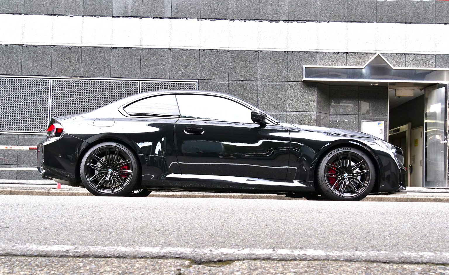 BMW G87M2にM Performanceのサスペンションをセット。次のステップもワクワク感がとまりません♪ | Studie[スタディ]