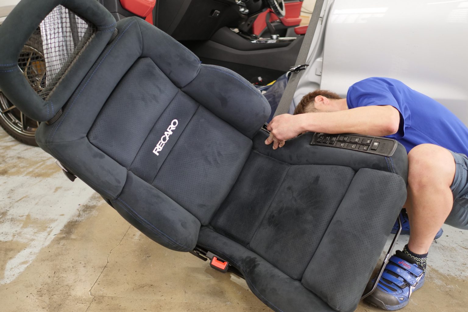 伝説のRECARO CSEをBMW G01 X3 M40dへインストール中～♪ | Studie[スタディ]