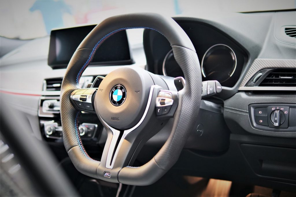 VERSPIELT（ファスピエルト）ハニカムシェイプステアリング | Studie[スタディ]